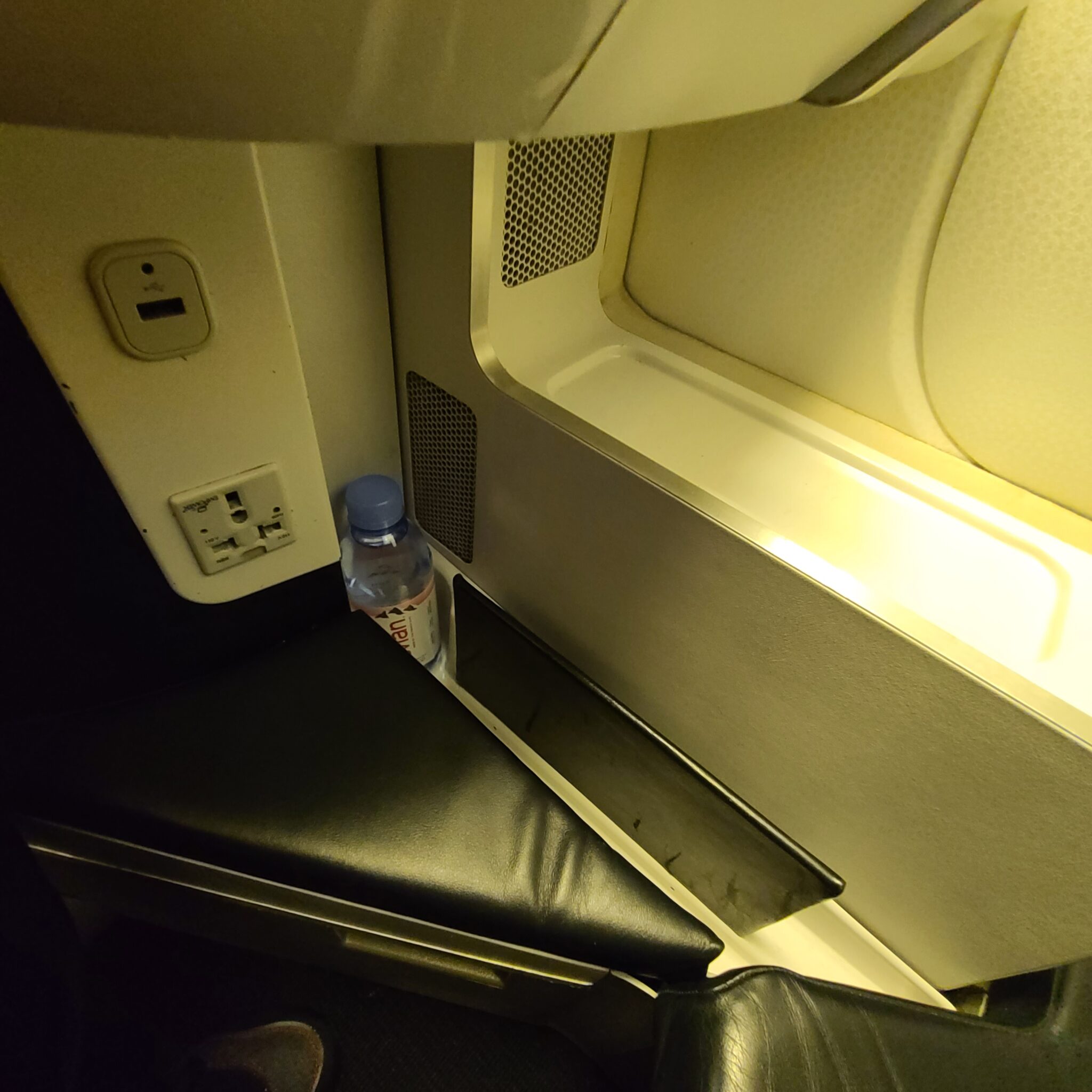 Review: Air France Old Business Class Boeing 777-300ER (SFO-CDG)