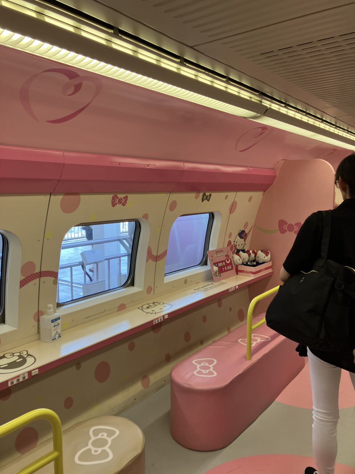 Review: Hello Kitty Shinkansen (Bullet Train) [Shin-Osaka to Hiroshima]
