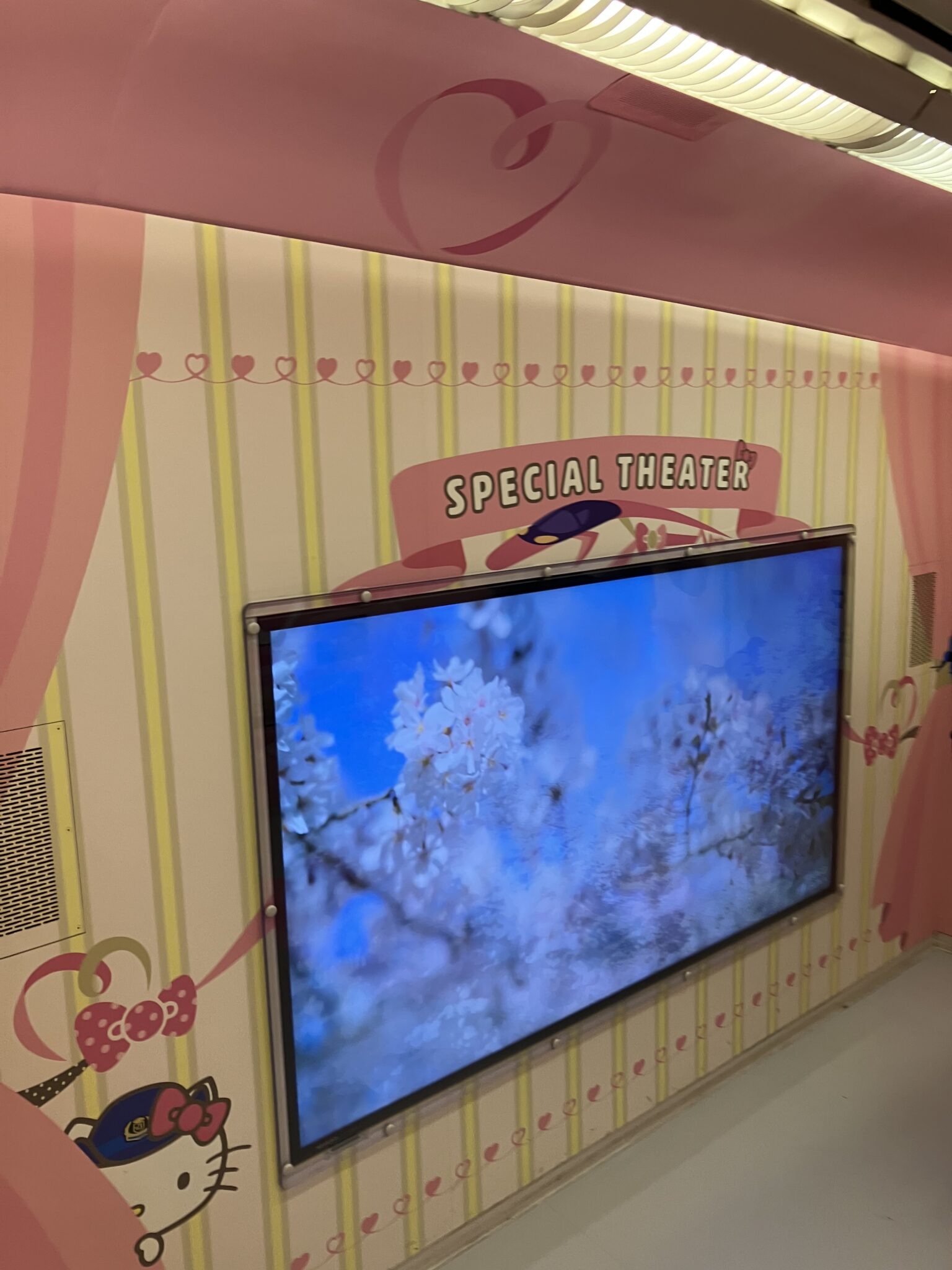 Review: Hello Kitty Shinkansen (Bullet Train) [Shin-Osaka to Hiroshima]