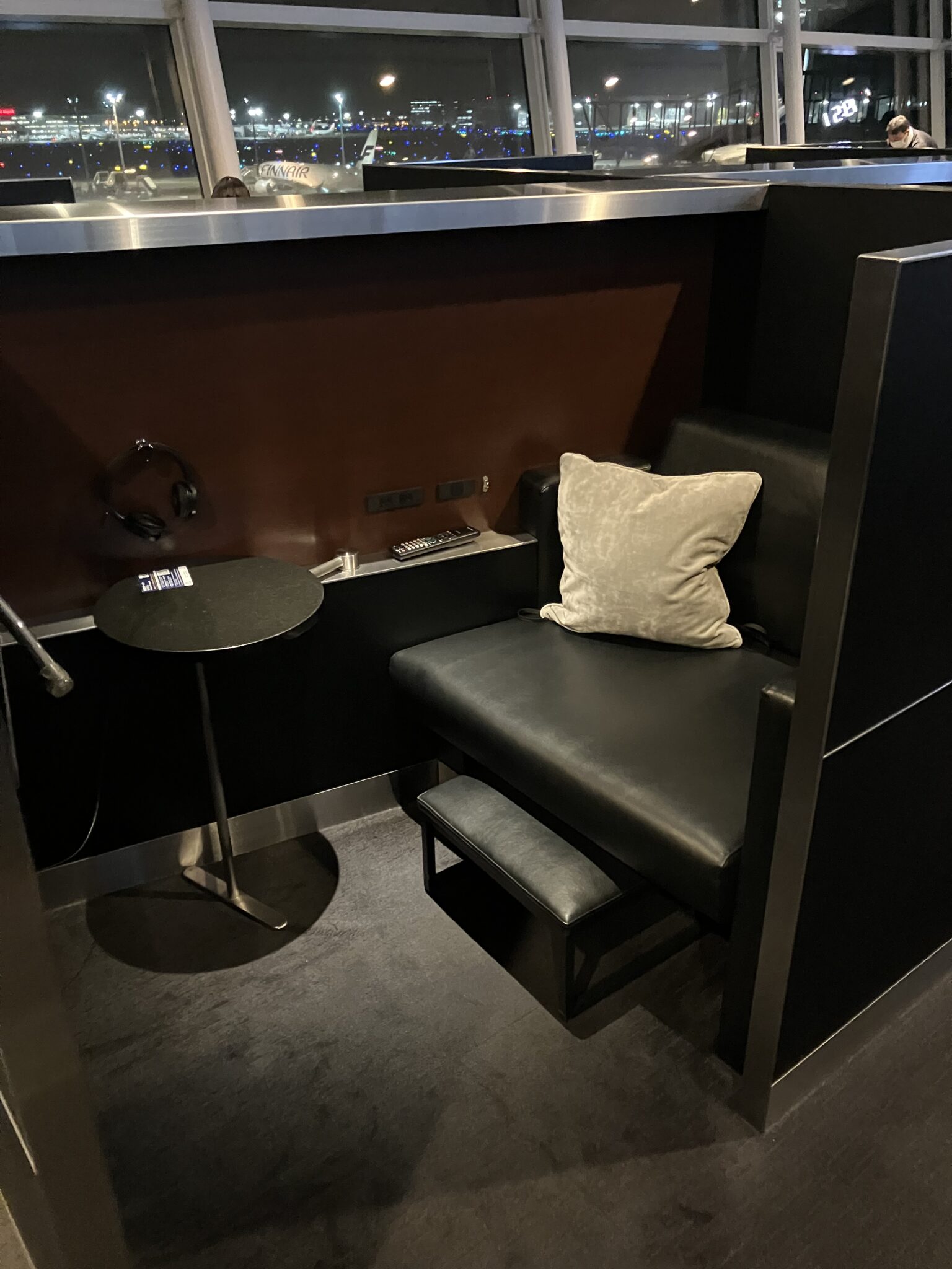 Review: ANA Suite Lounge (First Class) Haneda Airport Terminal 3 (HND)
